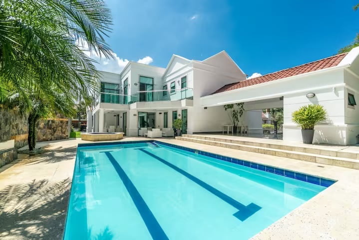 LUXURY MANSION RENTAL MEDELLÍN – HIGH-END STAY