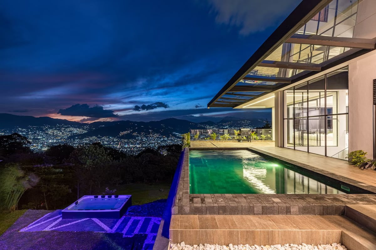 HARMONY HOUSE MEDELLÍN –LUXURY MANSION RENTAL